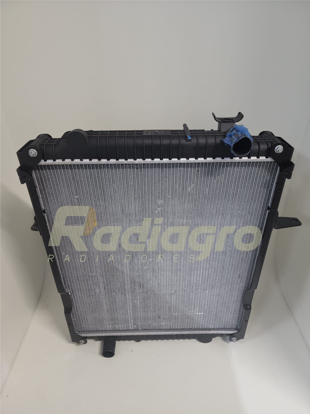 41218266 - RADIADOR DE ÁGUA - IVECO - CAMINHÃO - Radiagro